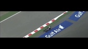 视频-F1巴林站惨烈撞车 赛车被铲起腾空翻滚.mp4