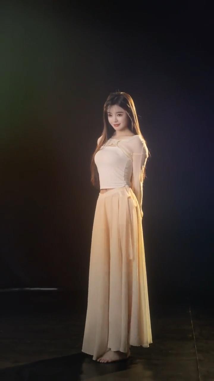 如果有鸭梨,就把它放在冰箱里,鸭梨就会变成冻梨啦～ #逍遥舞蹈 #江...