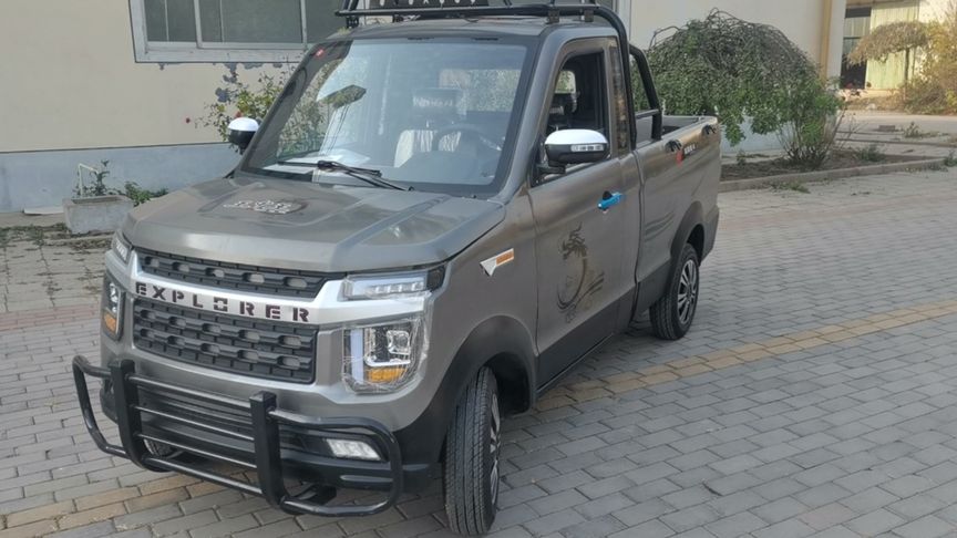 单排皮卡车,重力之王,载货拉人更方便。