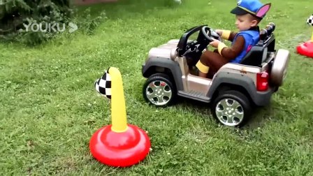 我在戴安娜和罗曼开儿童车截了一段小视频