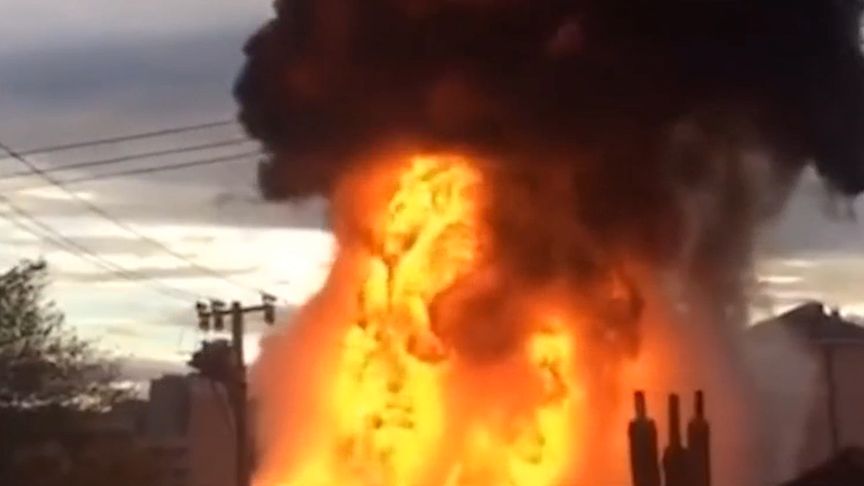 方圆40米1秒火覆盖?吉林延吉变压器被台风吹爆,巨型“蘑菇火”