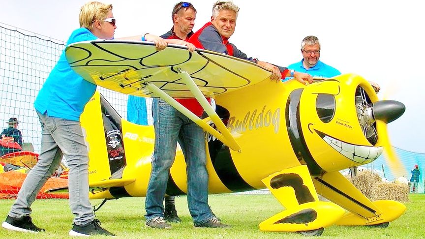 56kg超大型飞机模型飞行表演