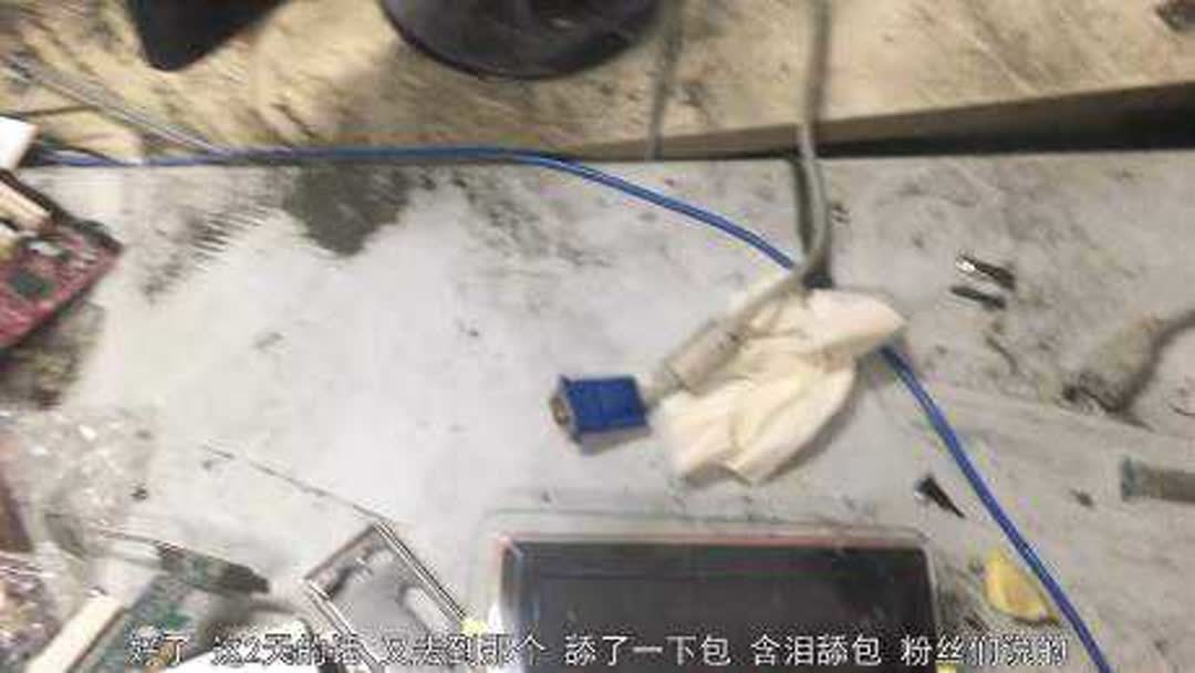 收到好多奇怪的东西 牛仔裤鼠标垫 游戏手柄 相框 电脑外设