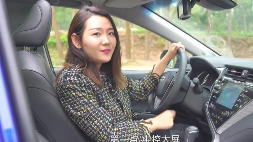 新款凯美瑞的中控屏分辨率有点过时,而且后排的隆起还比较高!