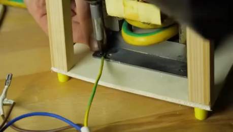 牛人自制了一个微型电焊机,很实用,有没有谁想入手一个的?