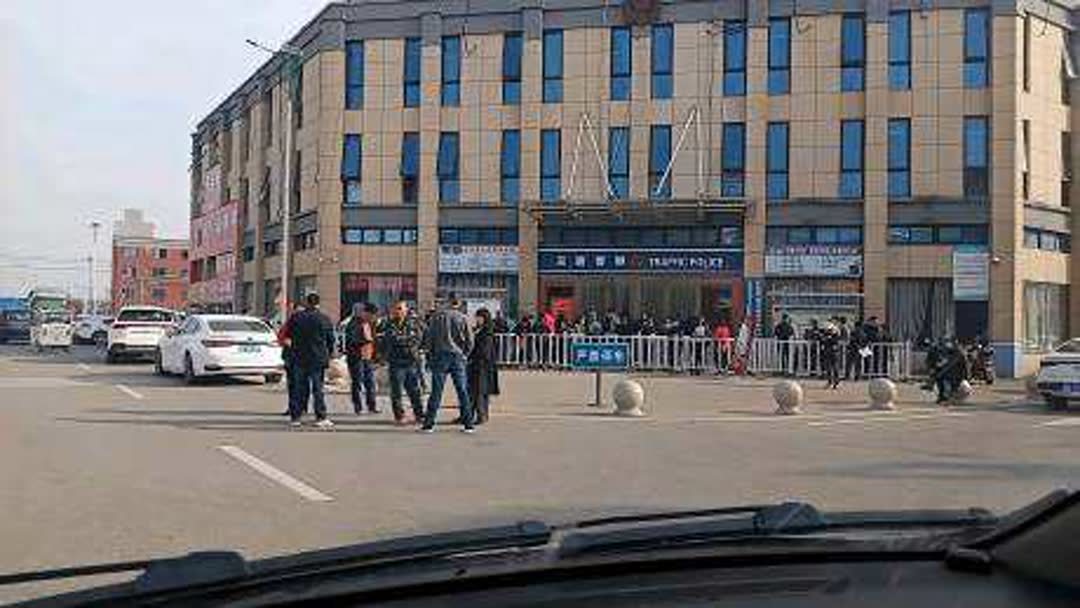 去车管所办点业务有多少排队的,驾驶证一年的实习期熬出来了