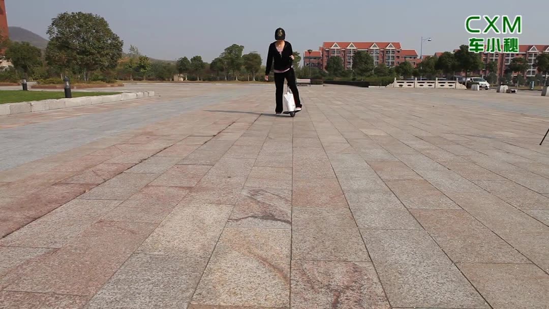 智能平衡车电动独轮车平衡车骑行学习视频车小秘