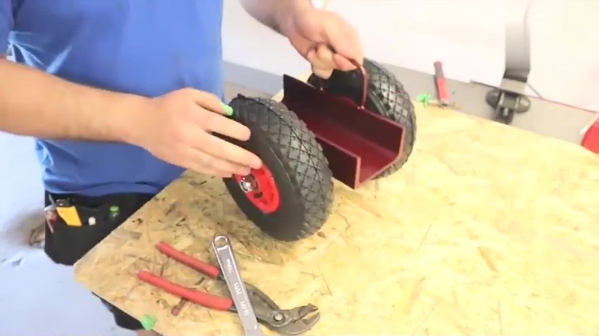 大叔是如何用两个轮胎自制小推车,结果已经过改造好多人想要!