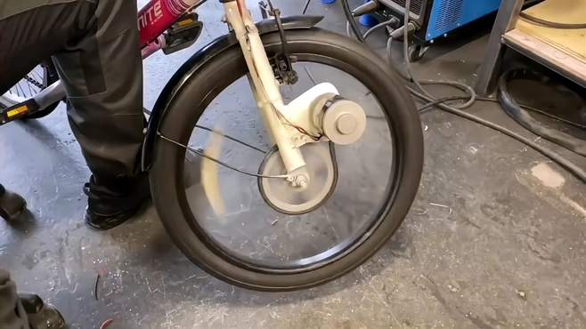 小伙将自行车改成电动车,成品一出火遍全网