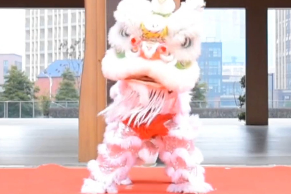 厉害了!重庆一小学开学典礼,体育老师现场表演舞狮