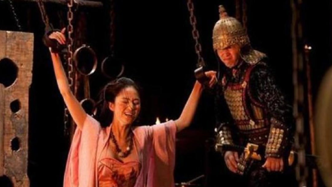 古代十大酷刑之一“老虎凳”,仅仅2块砖,就让女性难以忍受!