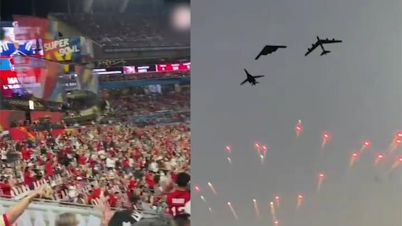 美国超级碗开赛 三架轰炸机飞越体育场上空 数万球迷挤爆现场欢呼