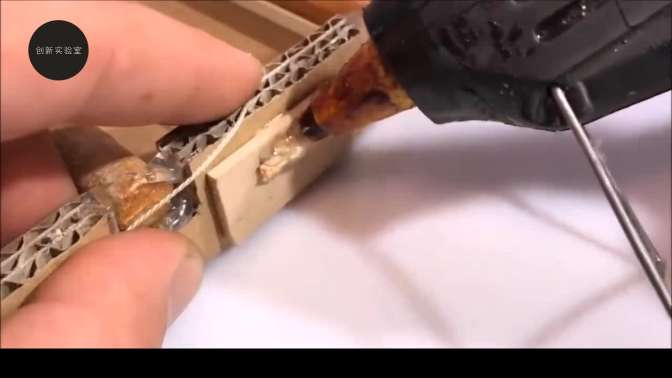 纸板制作的“我的世界”游戏机,你能帮助纸板小人逃生吗