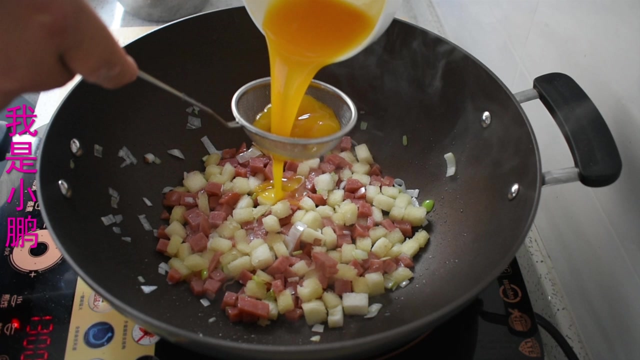 这是披萨最简单的做法,用平底锅就行,比外面买的还好吃!