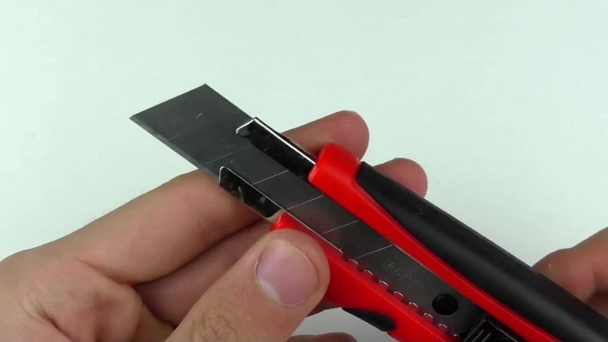 创意改变生活,你知道美工刀尾部自带折断刀片的设置