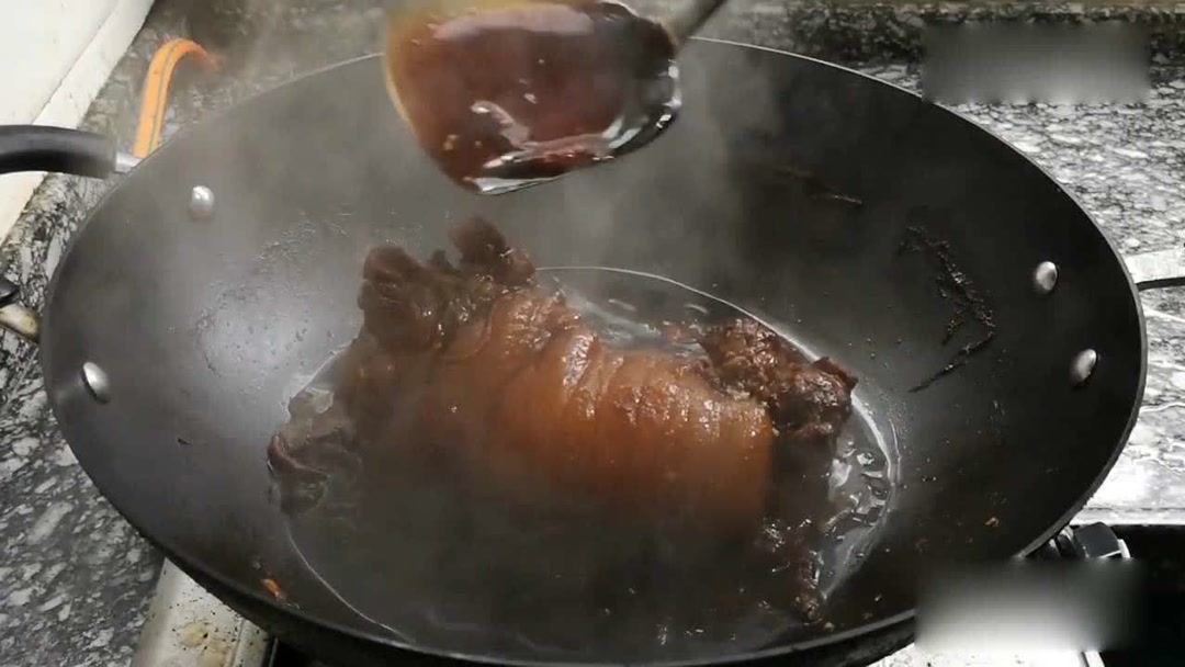 这样煮猪脚,不放一滴水,简单一做,出锅香喷喷,好吃又下饭