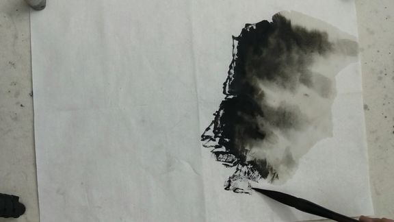 这里有适合初学者最实用的先湿水的山头泼墨法