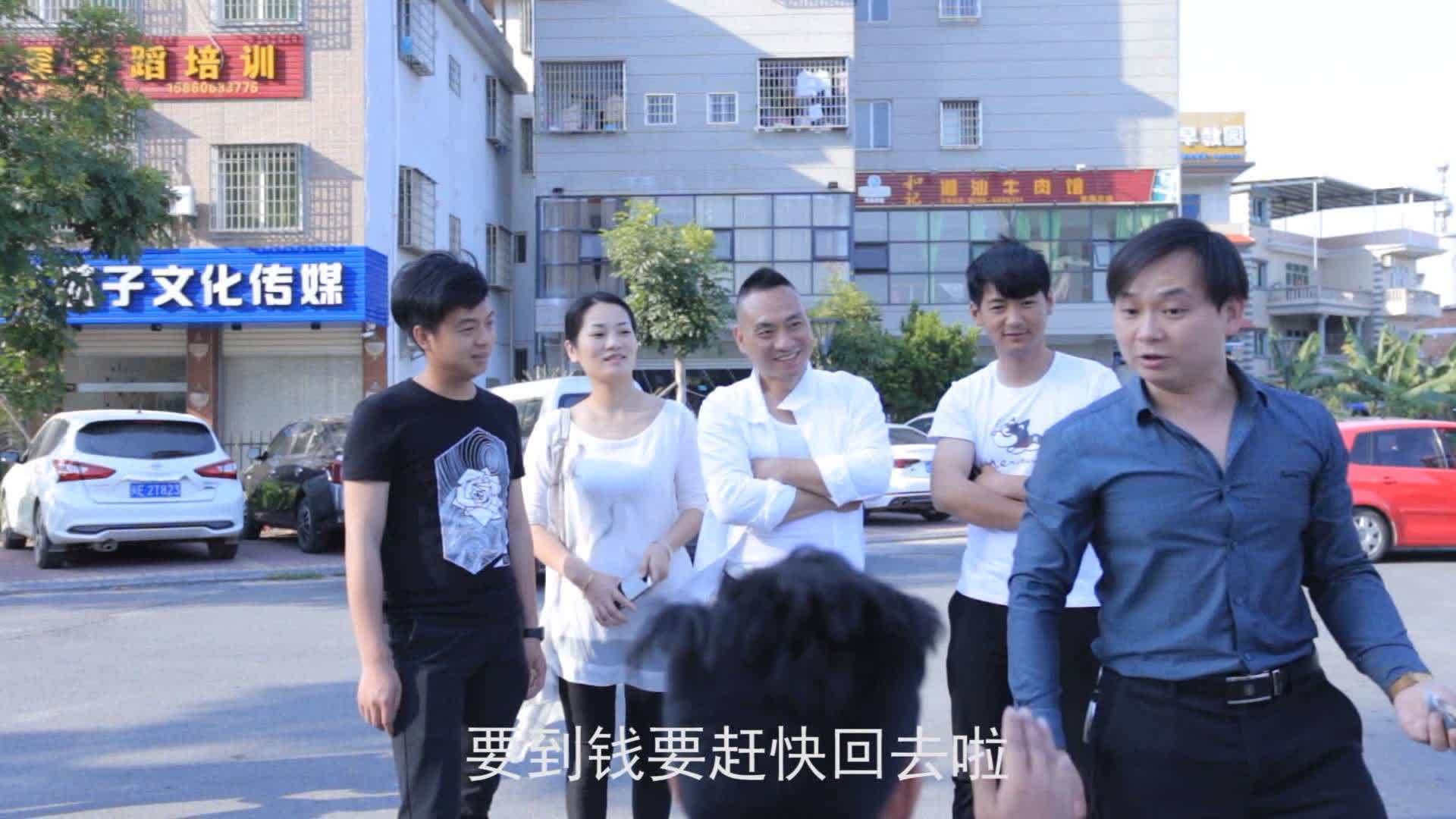 短剧:男子上街乞讨,结果却亏了自己50元,没想到发生感人的一幕