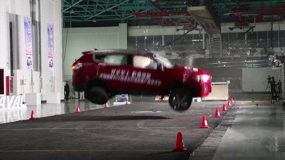 翻滚三周半,全新哈弗H6成功挑战最严翻滚安全测试