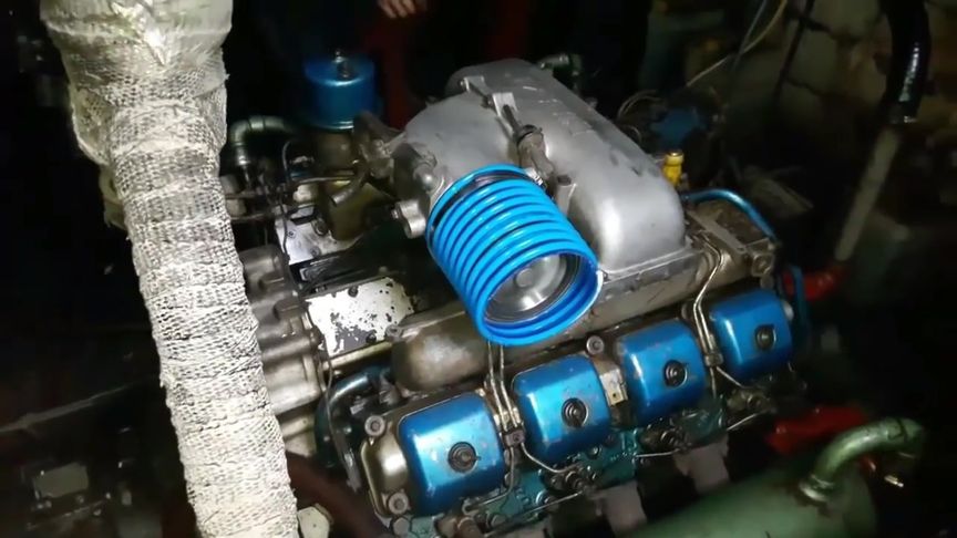 实拍给尼桑汽车装上两个涡轮增压器,看看装上后效果如何