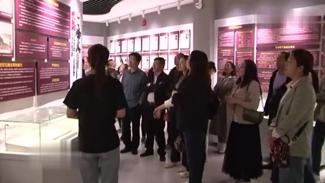 我县文学爱好者走进县档案馆开展交流学习活动
