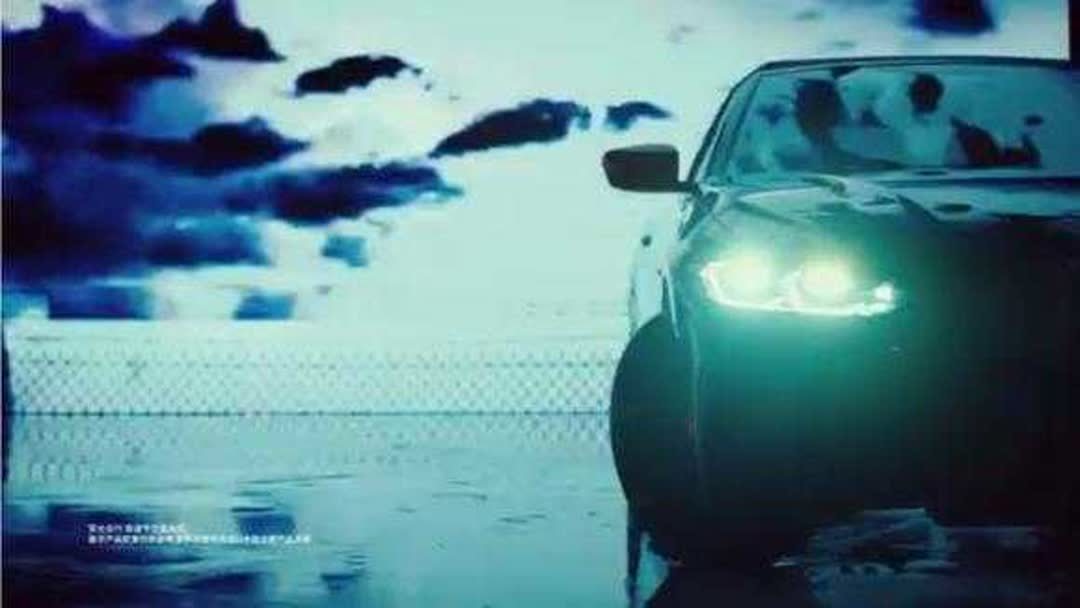 在路上驾驶这款敞篷跑车,会有偶遇发生,你期待吗?