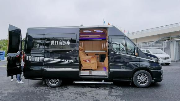 意大利进口依维柯9座商务车,国五蓝牌C照,售价只需斯宾特的零头