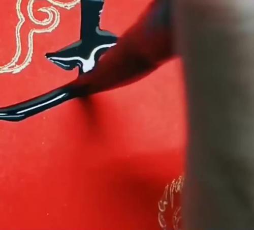 这次买的纸不吸墨,写出来的字成浮雕效果了,特别好看