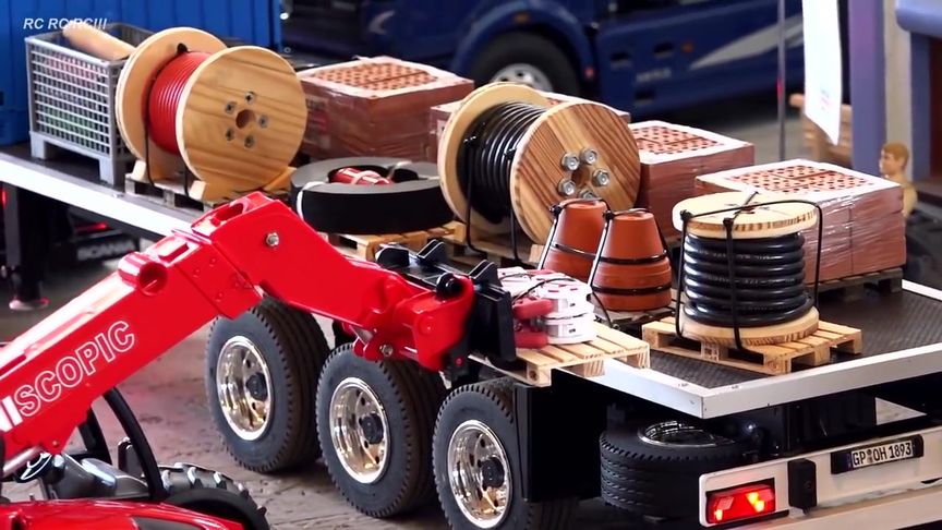 RC模型车 火焰中的法拉利!