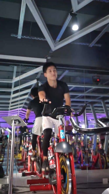 动感单车视频健身房竟然没人