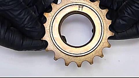 牛人在自行车飞轮上面焊一根钢管,还有这样的功能,真是太聪明了