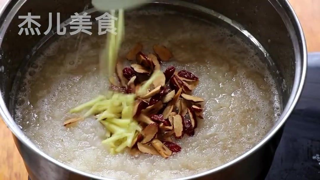 【秋梨膏】外面卖60一罐的秋梨膏,教你在.