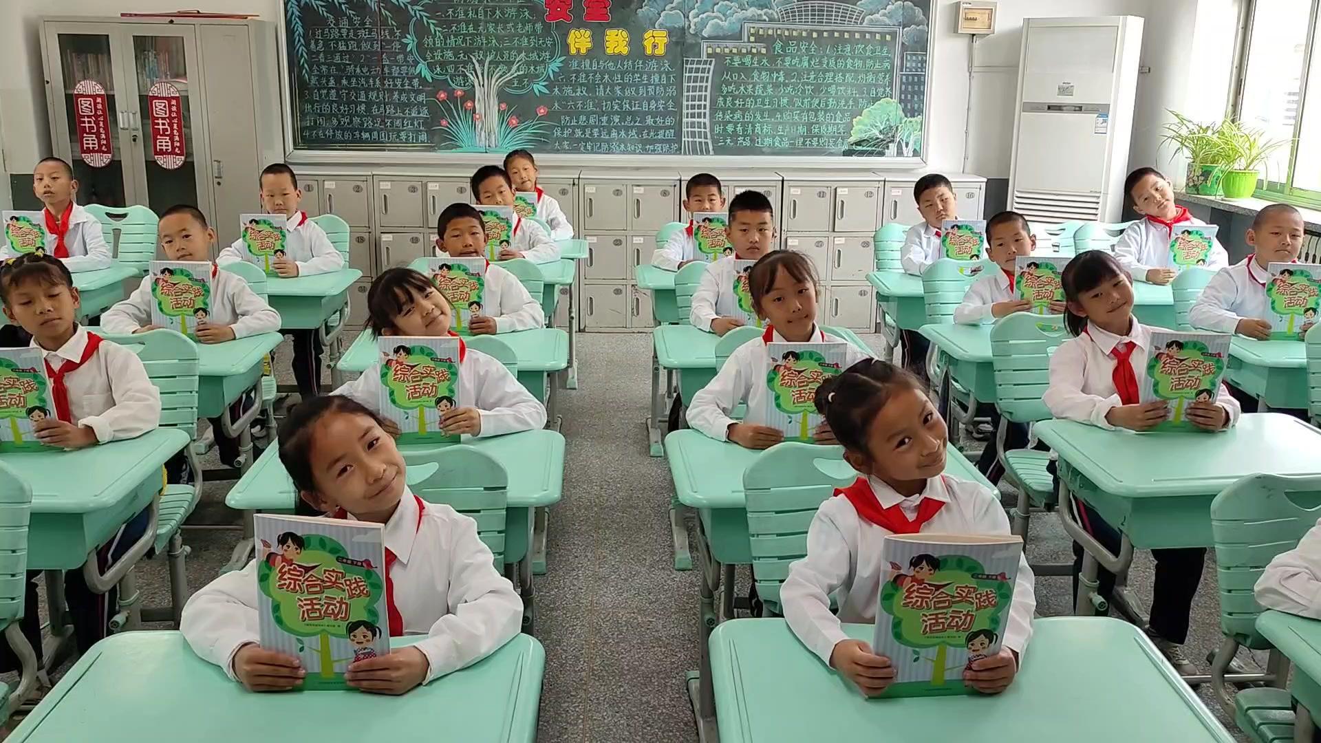 平阴县安城小学开展"灵动课桌舞活力满校园"课桌舞比赛活动,请欣赏桌舞《梦想向前冲》#山东平阴#本地新闻#安城小学