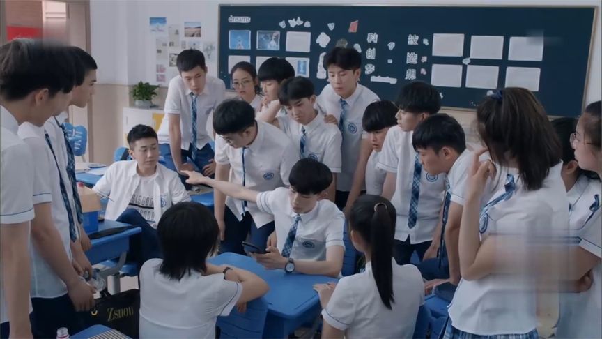 少年派:老师教学生用计算器,谁知学霸会编程,用计算器打游戏!