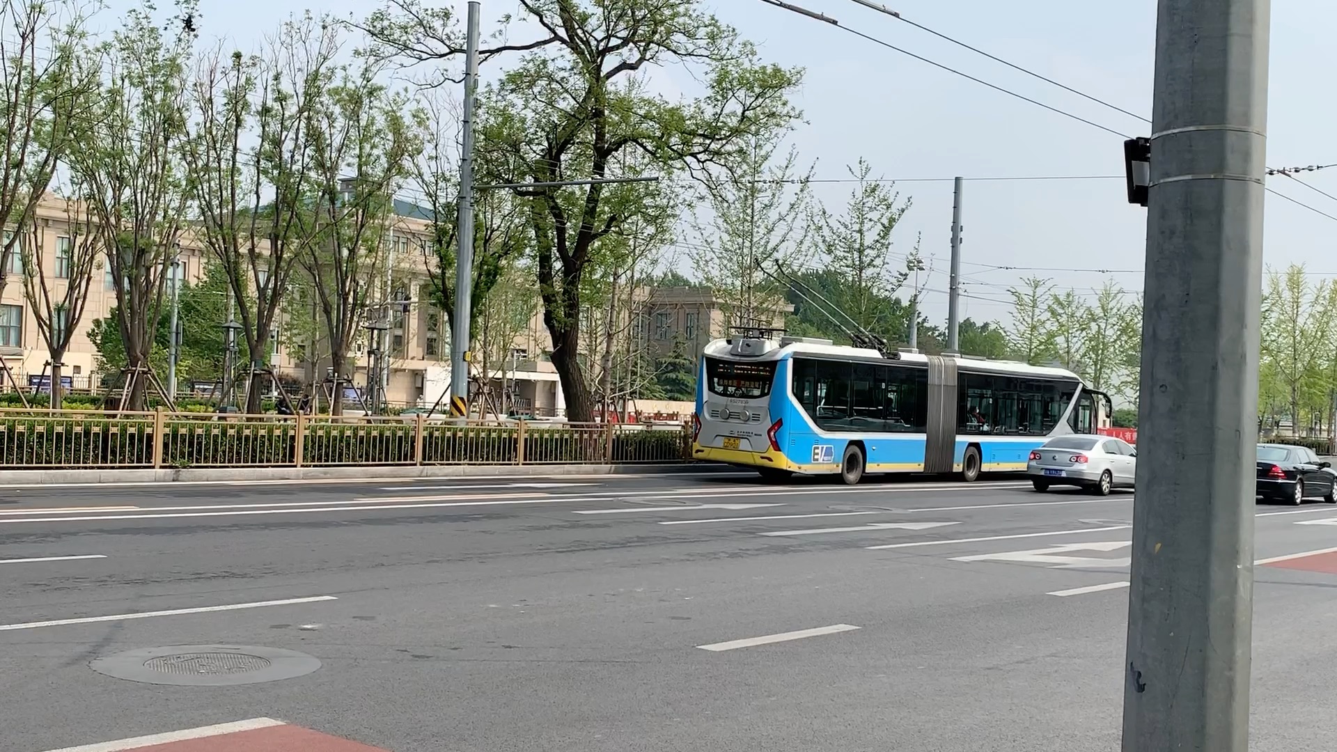 北京18米无轨电车BRT1,2,3升杆