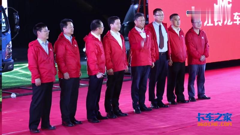 试驾江铃最新重载版轻卡 提速快,时速90公里过弯也稳如老狗