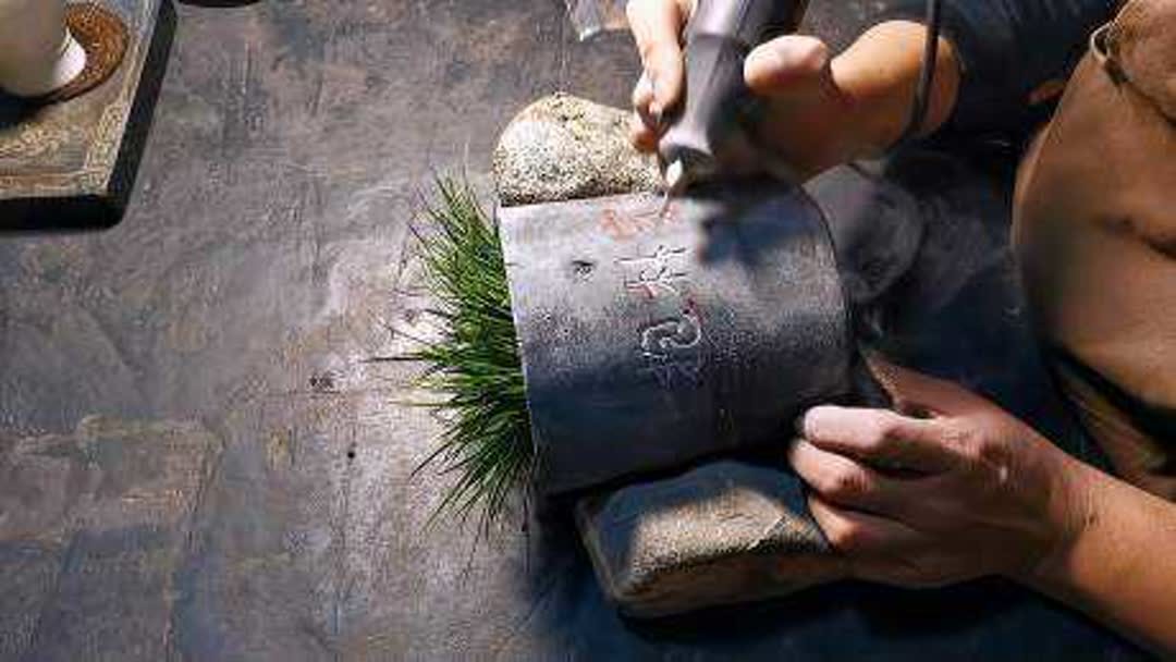 瓦盆陶盆,刻上喜欢的图案文字,与花草相映成趣,人人可动手