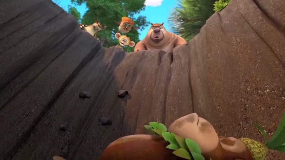 熊出没之探险日记,吉吉掉大坑里啦。谁挖的坑?游戏