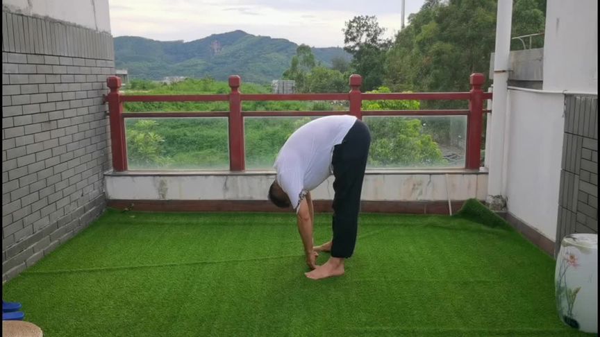 人体牵引法,可以修复腰椎颈椎病。