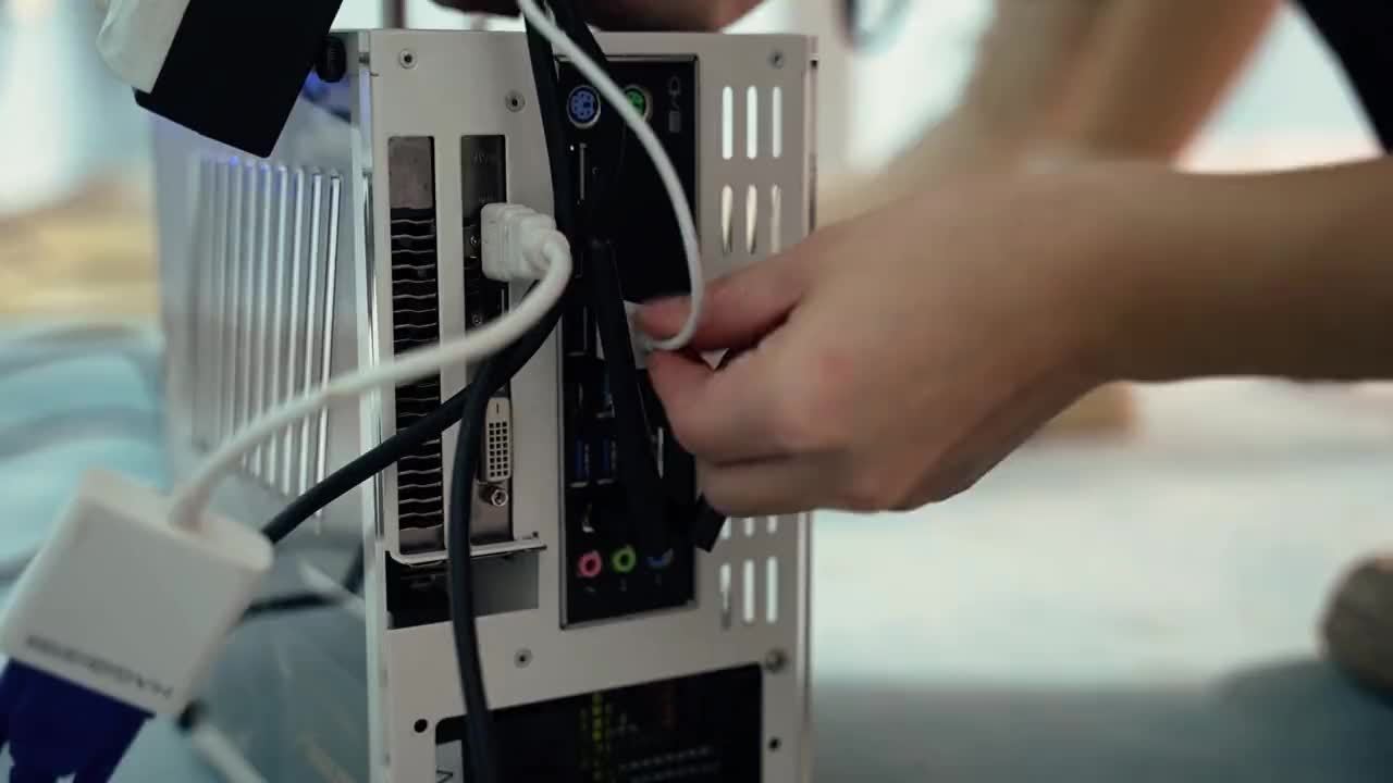 AOC大师926一体机采用有AMD四核处理器+256G固态,软件多开顺畅;...