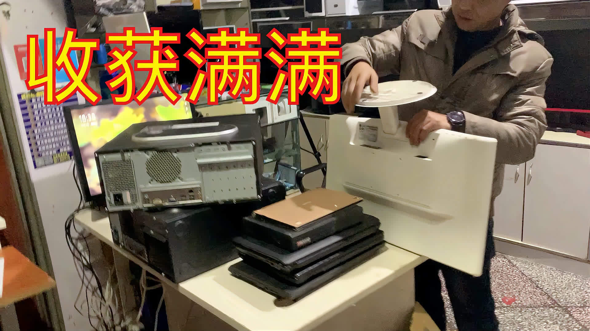 2000元回收了一大堆电脑,其中有三台本本和一台二合一...