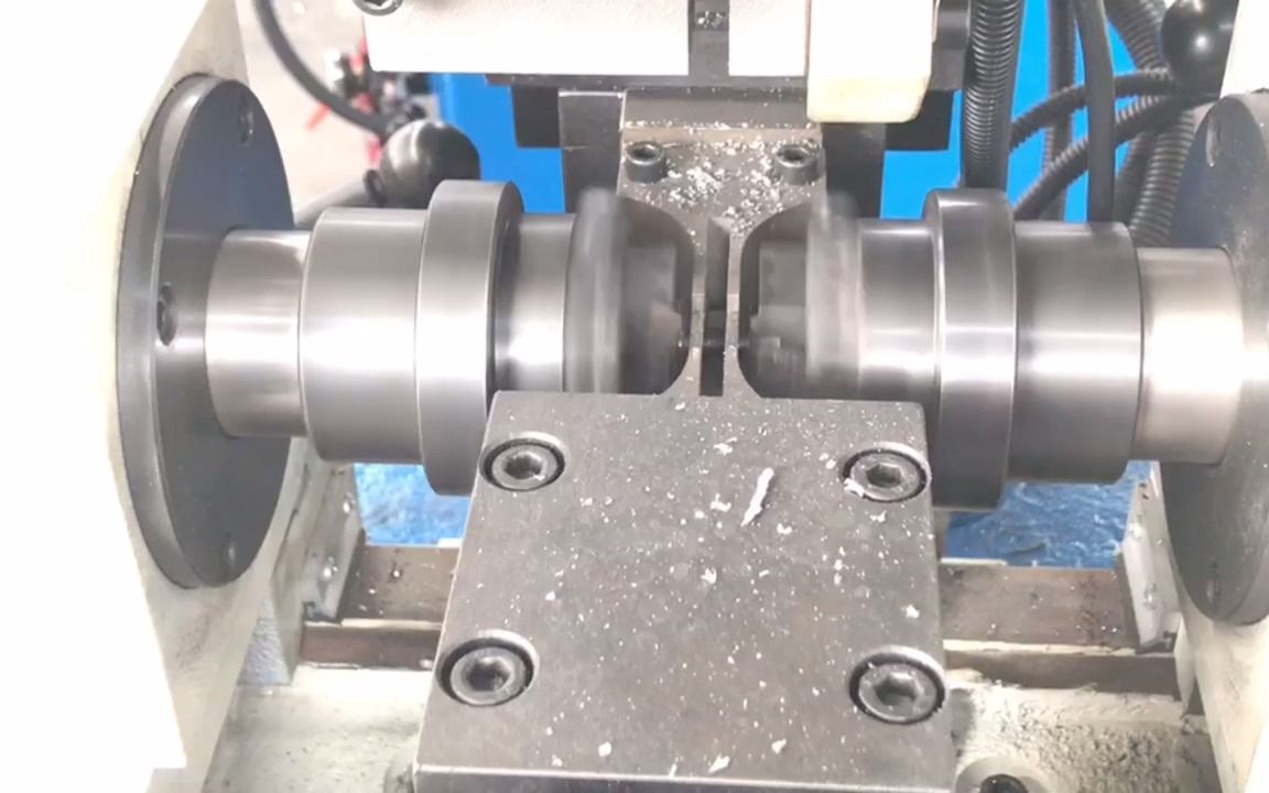 小型双头倒角机带振动盘送料加工圆棒φ5.9mm 长度15mm倒角视频