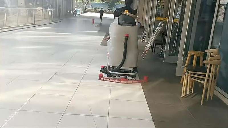 南宁商业广场地面清洁车