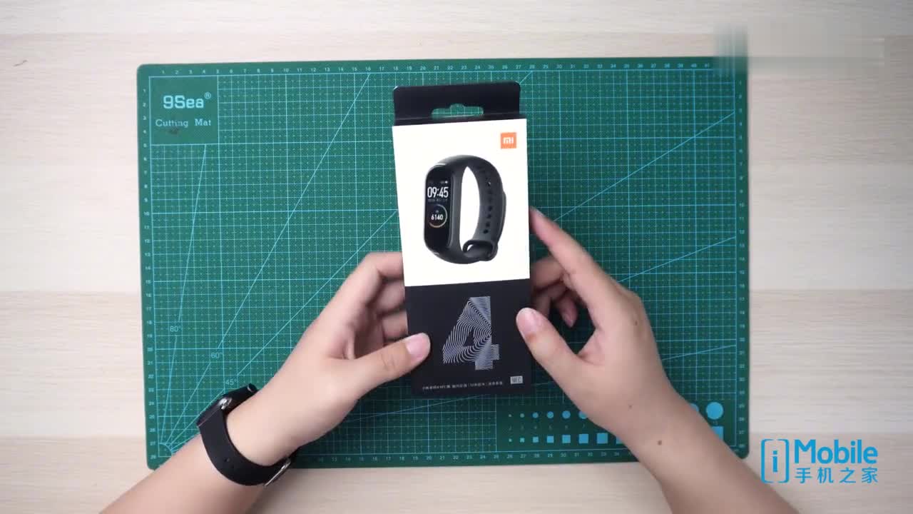 小米手环 4开箱体验:用料配置全线升级