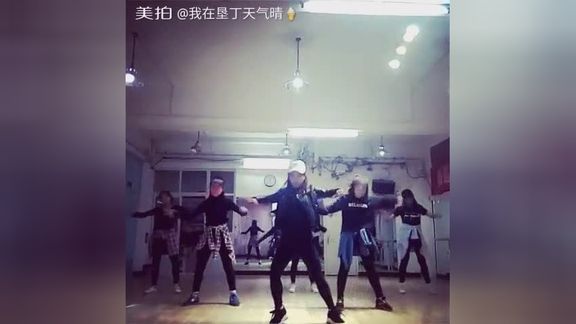 升达大学女生跳舞视频一夜传遍校园,领舞好帅