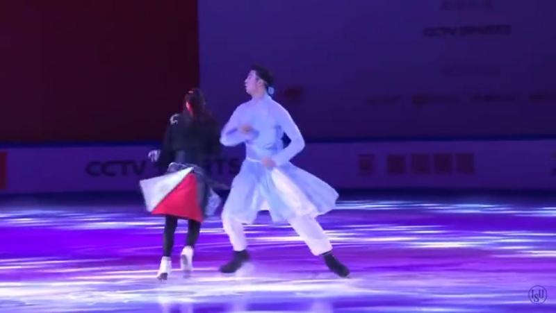 花样滑冰中国杯表演赛,中国冰舞选手王诗玥柳鑫宇表演《无羁》,上演...