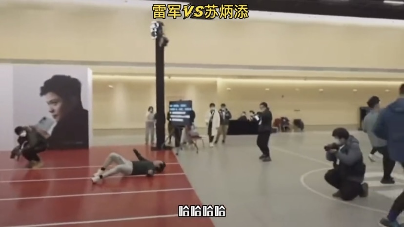 苏炳添雷军PK赛跑,老板被“虐”,网友调侃雷总:明天换个代言人