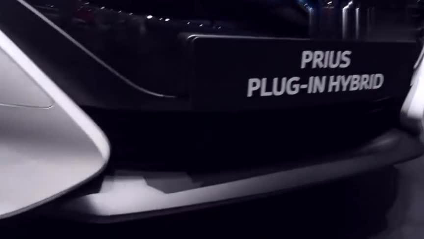 实拍2019款丰田普锐斯,外观内饰视觉冲击力强,实力不容小觑