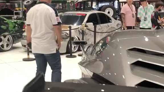 林志颖想买却买不到的神车兰博基尼毒药,用三个字来太帅了?,猜一下...