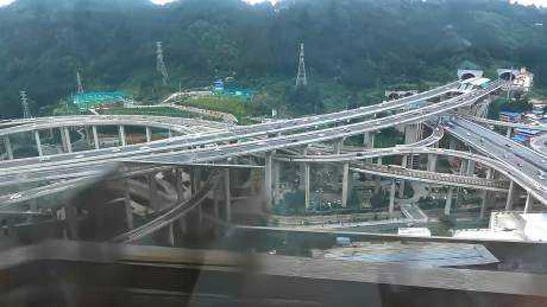 乘坐的绿皮火车到贵阳了(贵州旅游视频)